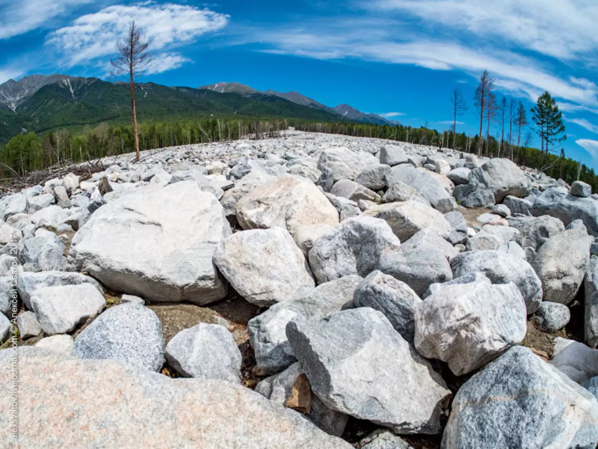 Stone River v Archene, Buryatia 10045_1