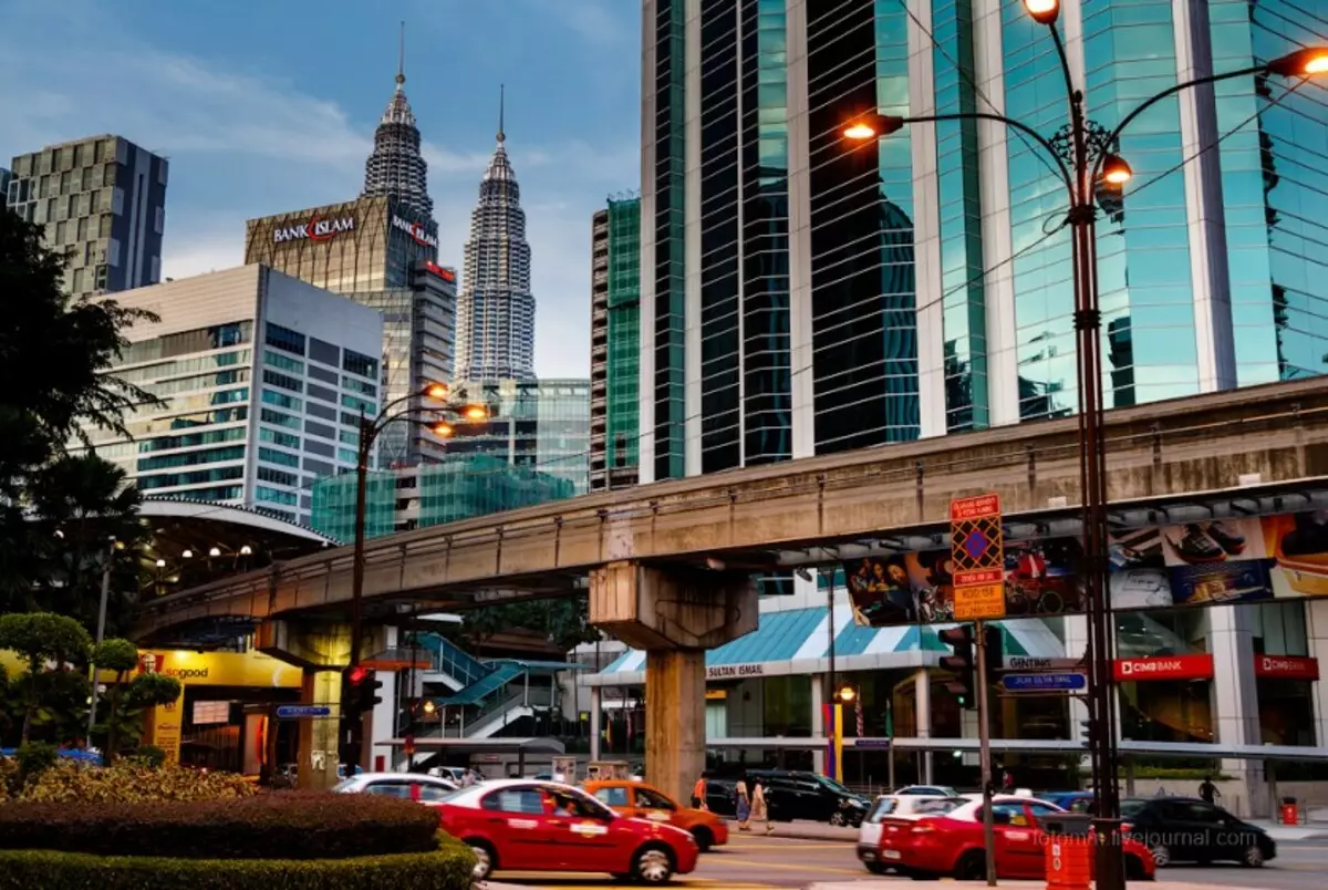 Kuala Lumpur en sy wonderwerk van lig 10385_14