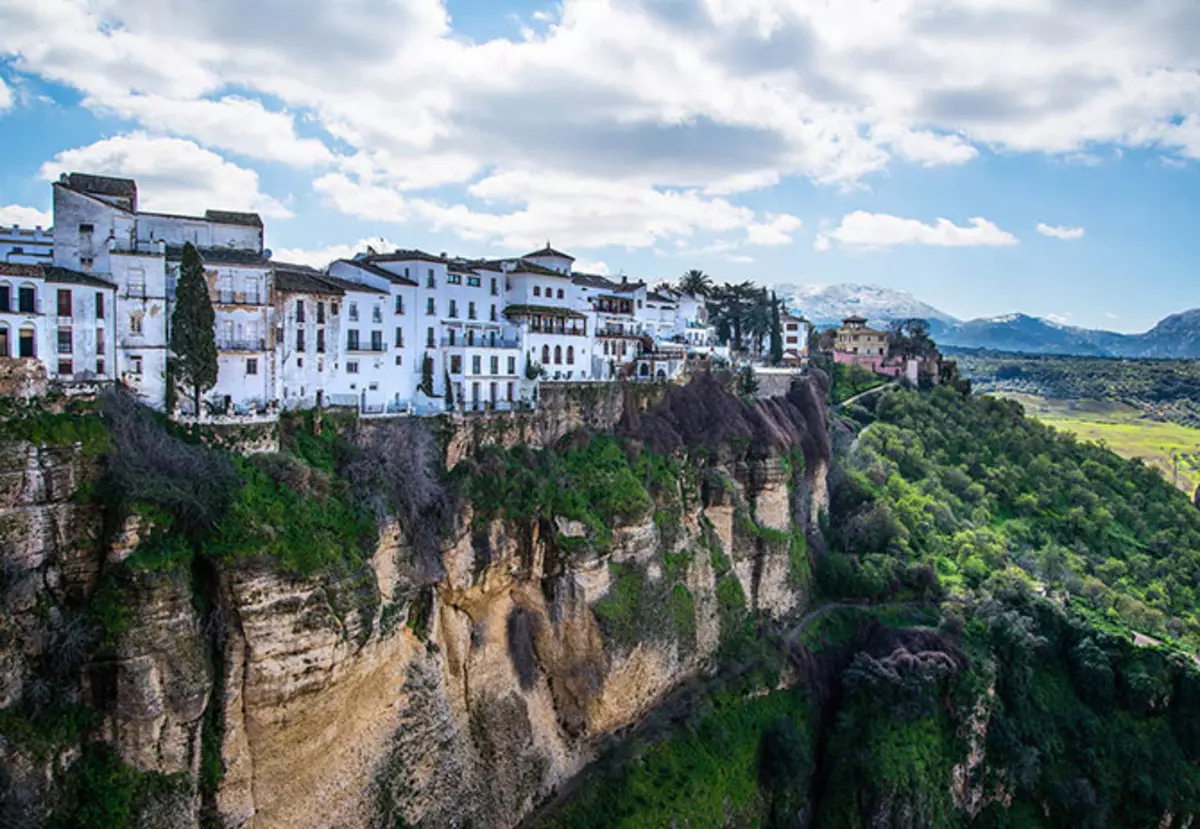 Η Ronda είναι μια εκπληκτική πόλη στα βράχια 10530_12