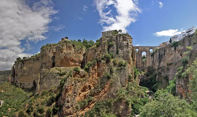 Η Ronda είναι μια εκπληκτική πόλη στα βράχια 10530_13