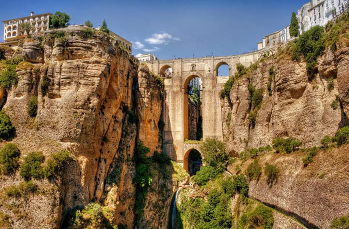 Η Ronda είναι μια εκπληκτική πόλη στα βράχια 10530_14