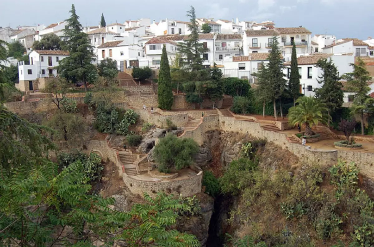 Ronda är en fantastisk stad på klipporna 10530_2