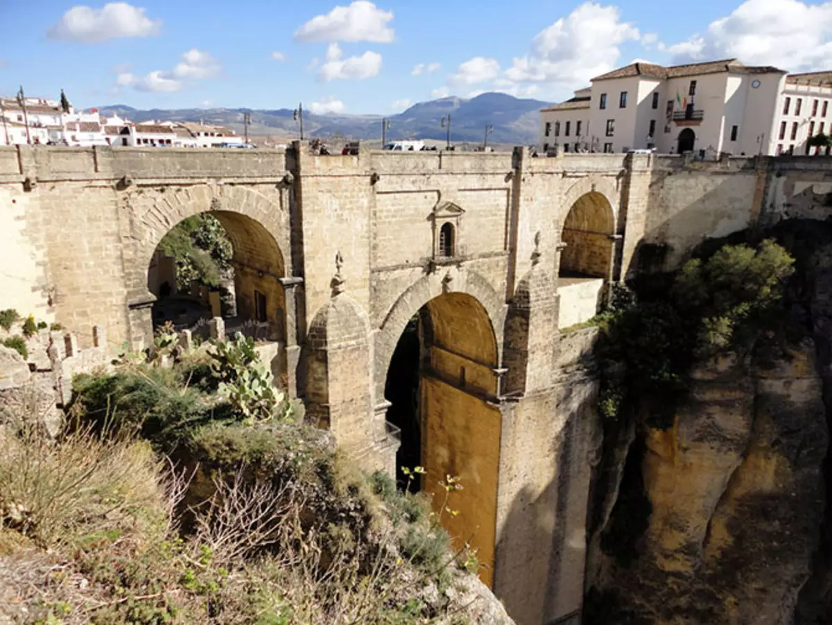 Η Ronda είναι μια εκπληκτική πόλη στα βράχια 10530_4