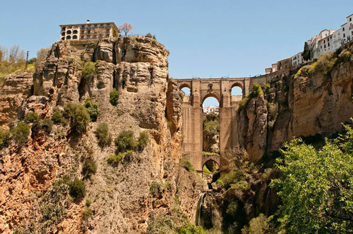 Ronda គឺជាទីក្រុងដ៏អស្ចារ្យមួយនៅលើថ្ម 10530_5