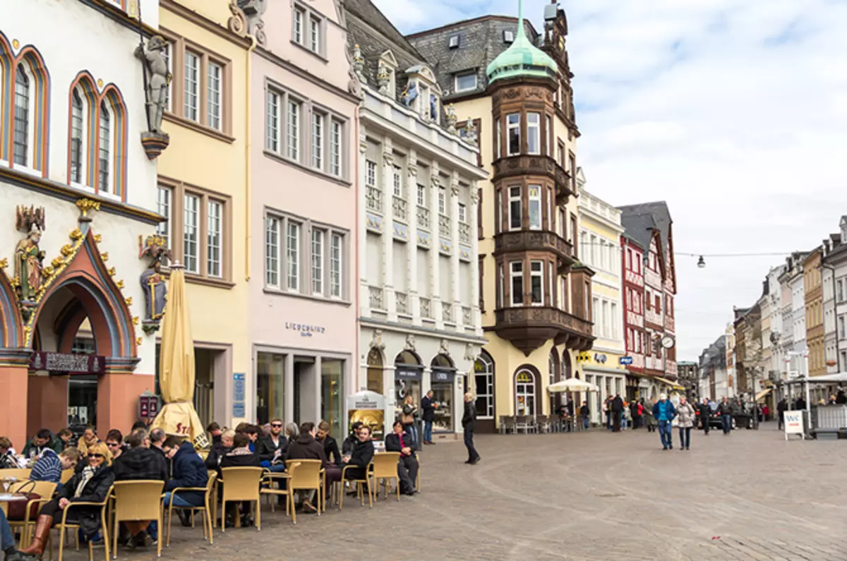 Leumpang ka kota Jerman leutik di Walungan Moselle 10586_1