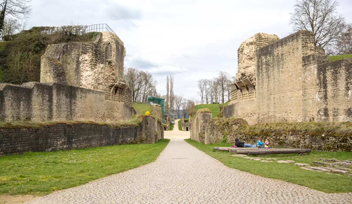 Leumpang ka kota Jerman leutik di Walungan Moselle 10586_14