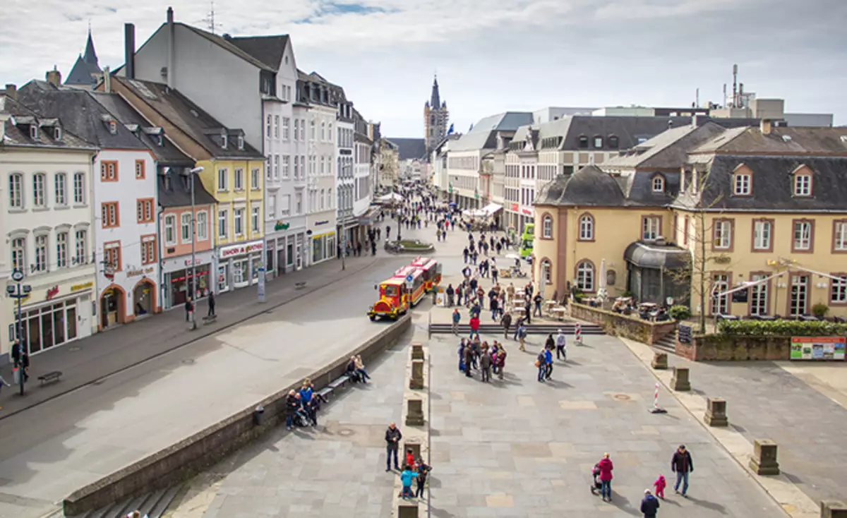 Leumpang ka kota Jerman leutik di Walungan Moselle 10586_2