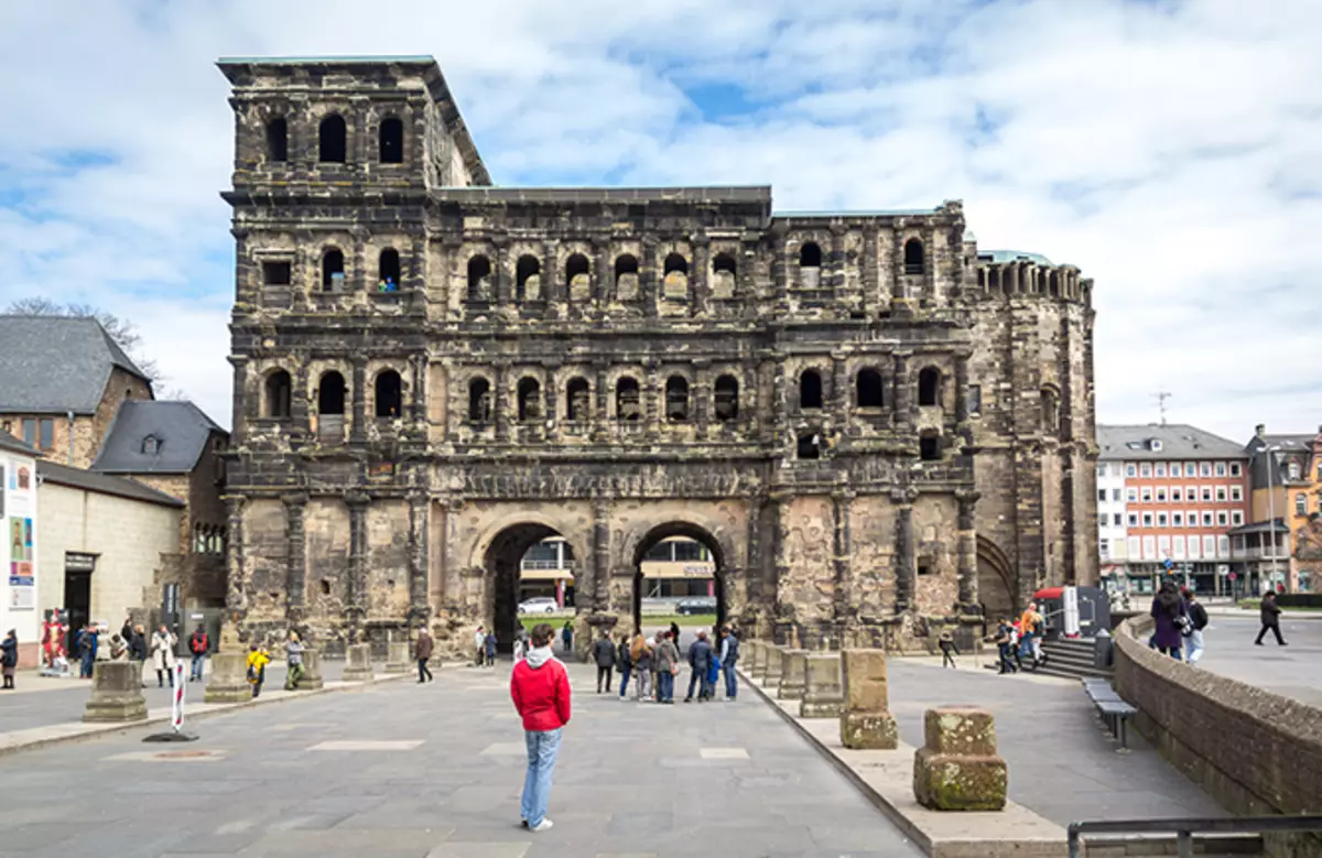 Leumpang ka kota Jerman leutik di Walungan Moselle 10586_5