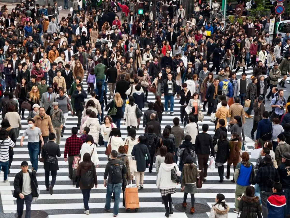 Qu'est-ce qu'une heure de pointe ressemble à la mégalopole de différents pays 10600_14