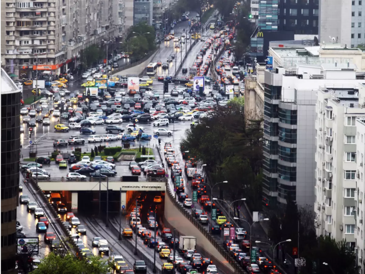 What does a peak hour looks like in the megalopolis of different countries 10600_18