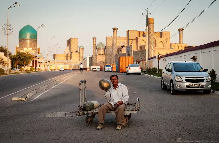 Cammina attraverso la località turistica dell'Uzbekistan 10762_1