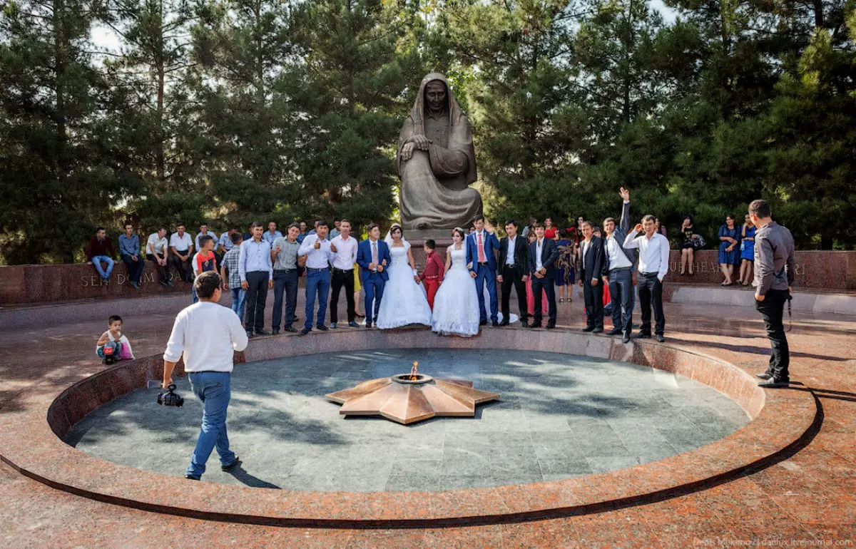 Ibili Uzbekistango estazio herrian barrena