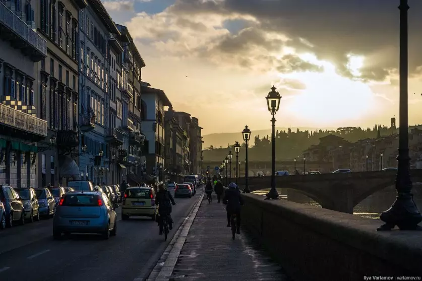 Florence - tempat untuk menggambarkan yang selalu kekurangan kata-kata 10798_11