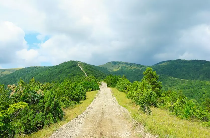 မည်သည့်လမ်းများသည်လှပသောရှုခင်းများကိုခံစားနိုင်သည့်လမ်းများပေါ်တွင် 10910_6