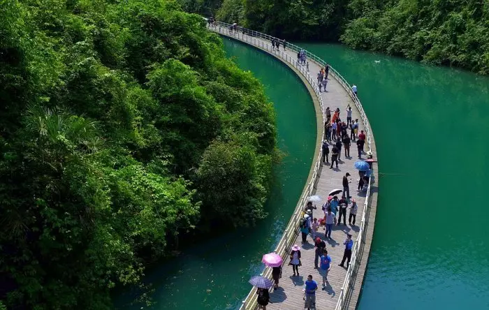 Alley isiyo ya kawaida ya kutembea nchini China, iliyojengwa na mtiririko wa mto 10911_6