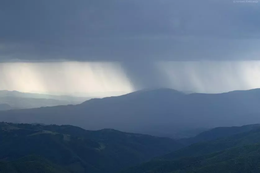 Borzhava - Mountain Valley of Clouds and Sun 10982_2