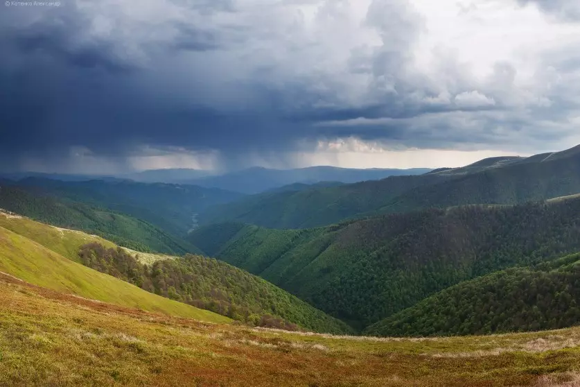 Borzhava - Mountain Valley of Clouds and Sun 10982_4