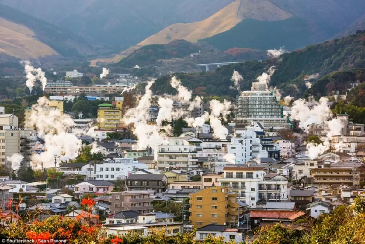 Takulandilani ku gehena: mzinda waku Japan wa Bepu, womwe umayima pa volcano 10999_1