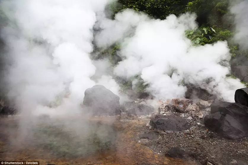 Ku soo dhowow cadaabta: Magaalada Japan ee Beppu, oo ku taagan Volcano 10999_3