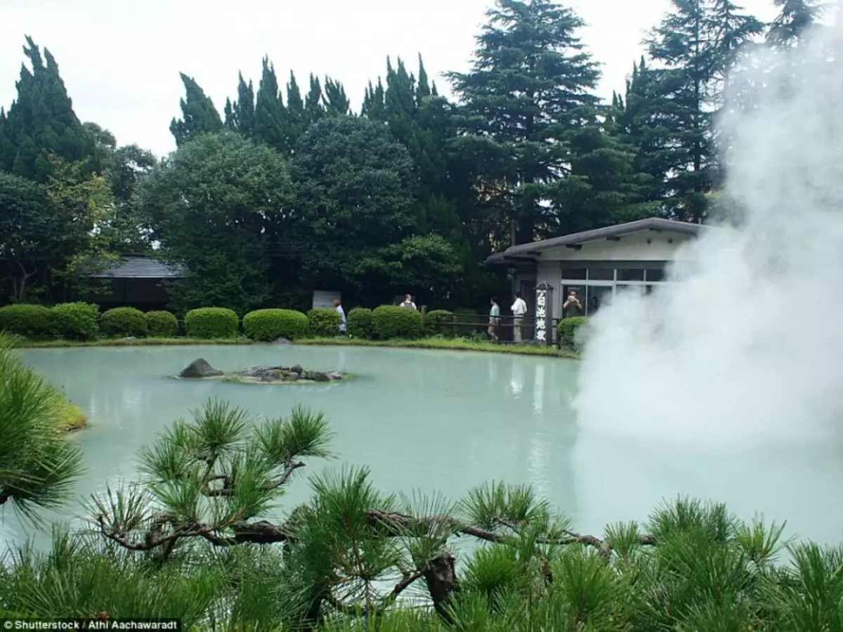 Ku soo dhowow cadaabta: Magaalada Japan ee Beppu, oo ku taagan Volcano 10999_9