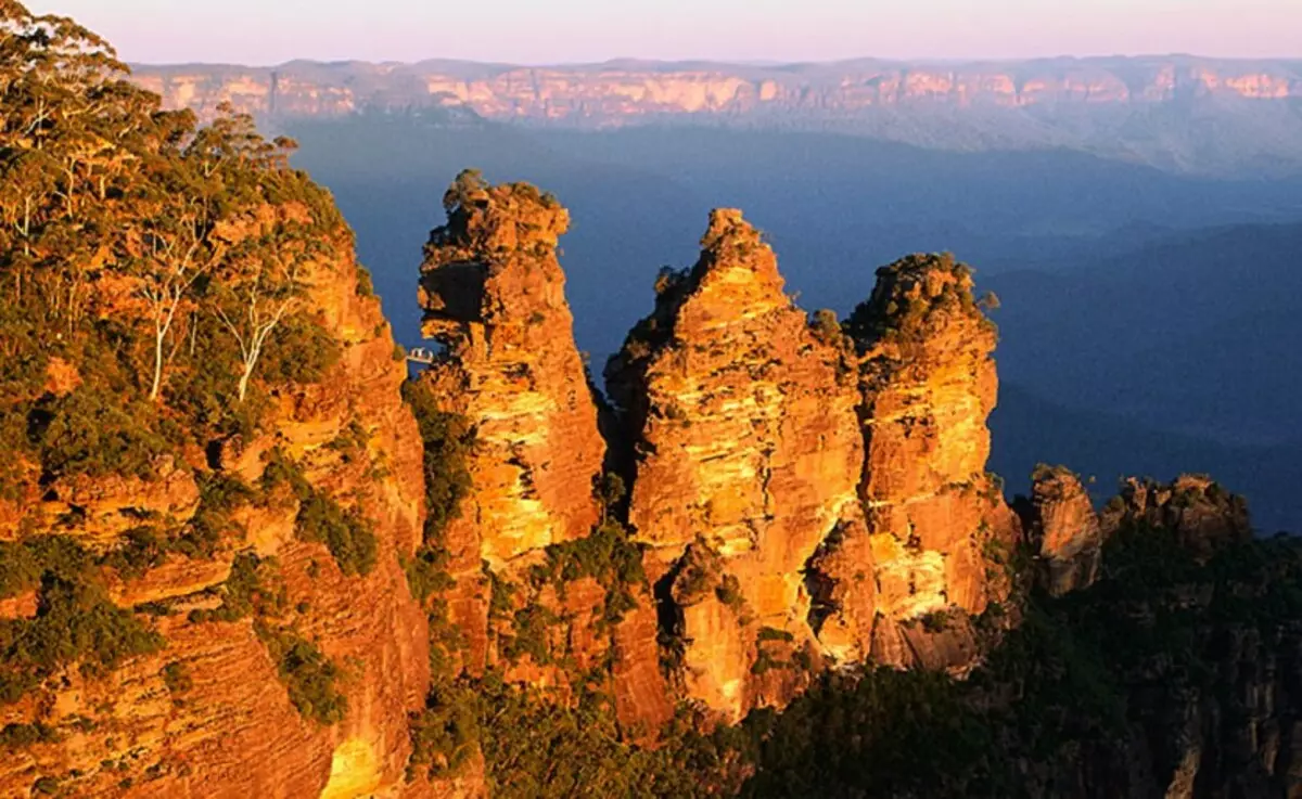 Tien groot aantreklikhede van verre en geheimsinnige Australië 11038_3