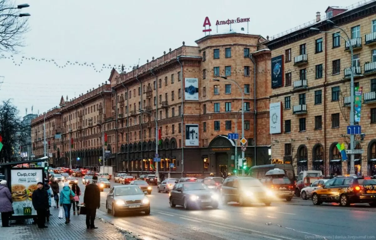 Cammina attraverso le strade centrali di Minsk 11058_14