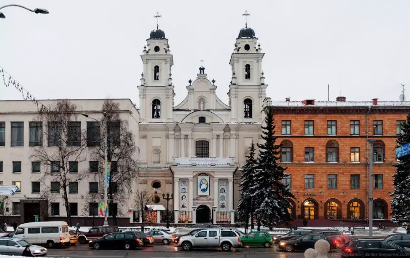 Minsk-ийн төв гудамжаар алхах 11058_16