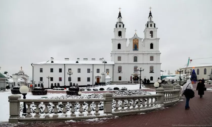 Cammina attraverso le strade centrali di Minsk 11058_7