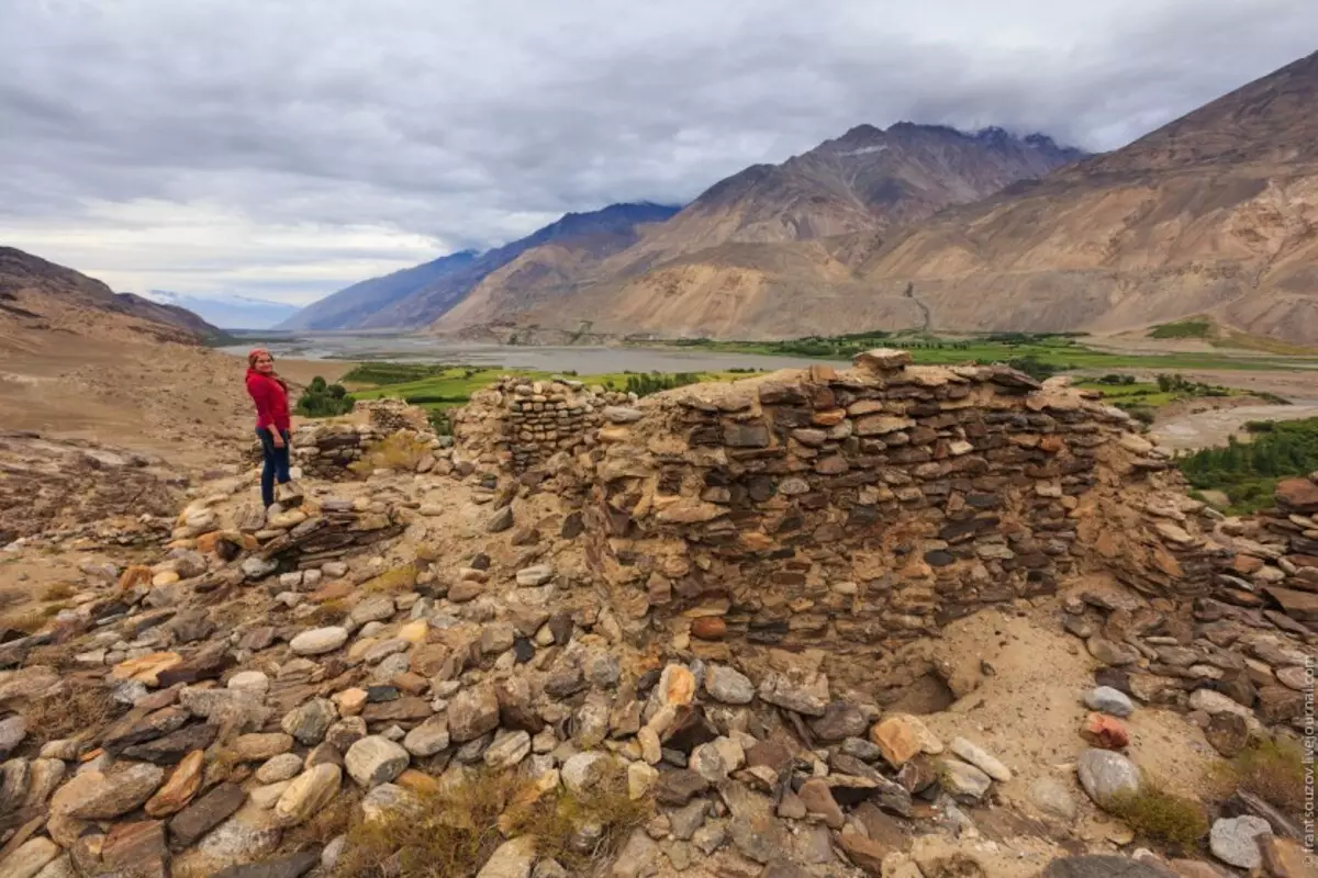 Pamir casa e ruínas dunha antiga fortaleza 11182_33