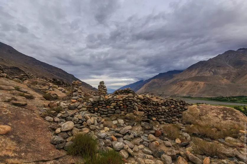 Pamir home and ruins of an ancient fortress 11182_34