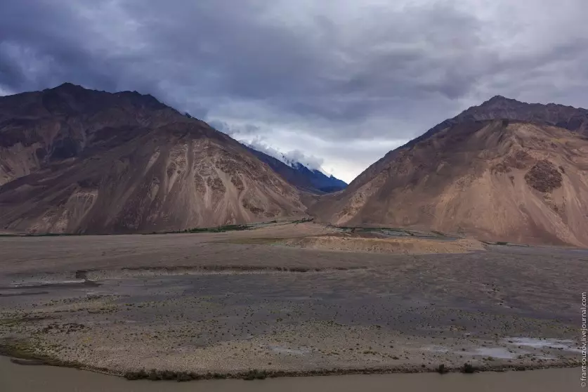 Pamir casa e ruínas dunha antiga fortaleza 11182_38