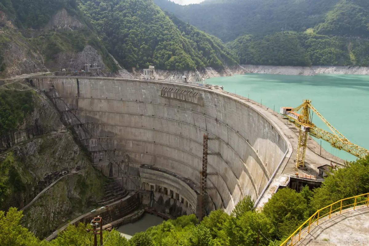 Dam og HPP på Inguri River Ingrie