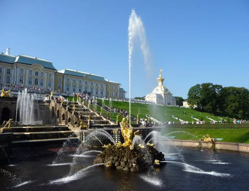 12 miest St. Petersburg, ktoré stoja za návštevu 11281_11