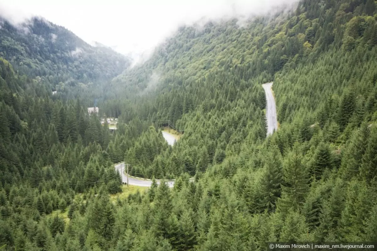 Ferðast yfir Mountain Road Transfagaras 11377_17