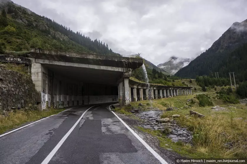 Ferðast yfir Mountain Road Transfagaras 11377_18