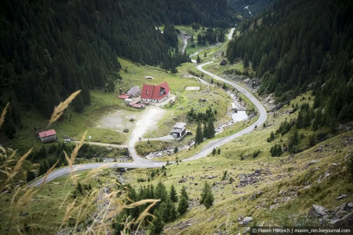 Ferðast yfir Mountain Road Transfagaras 11377_22