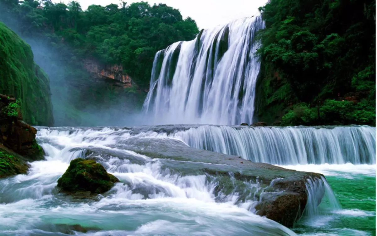 Majestic foss Huangoshu. 11432_2