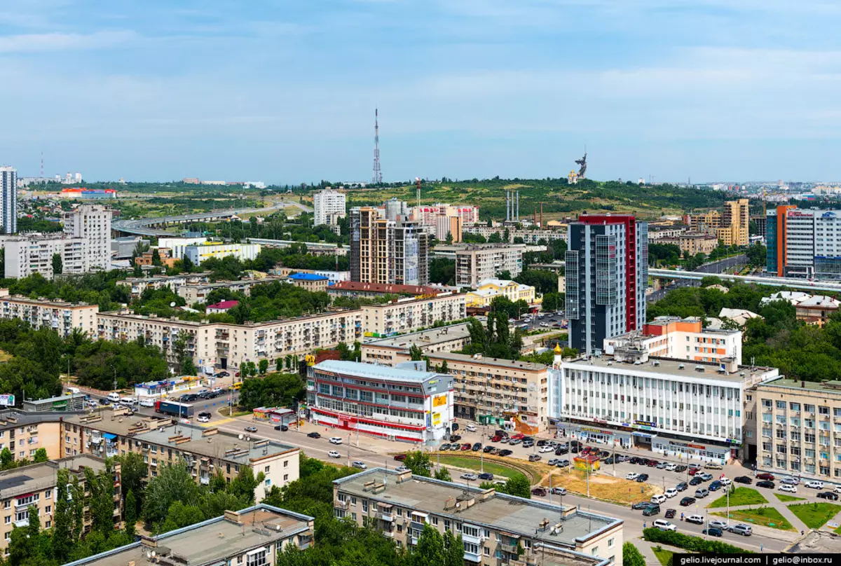 A Lenin Avenue metszéspontja és a hetedik őrosztály utca.