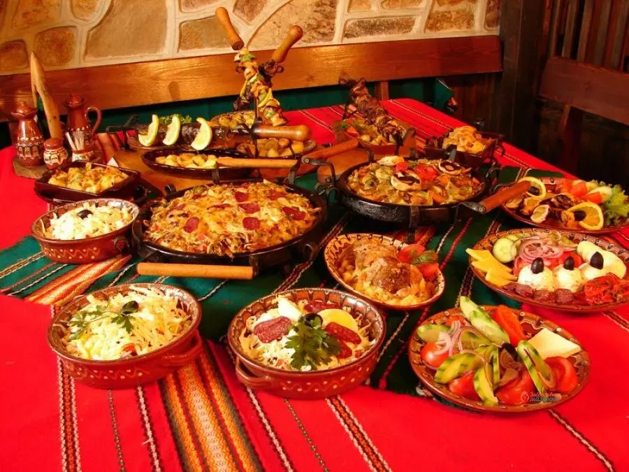 Bulgarian cuisine is very tasty! Photo taken from http://mamo4ki.su/recepty-bolgarskoj-kuxni/