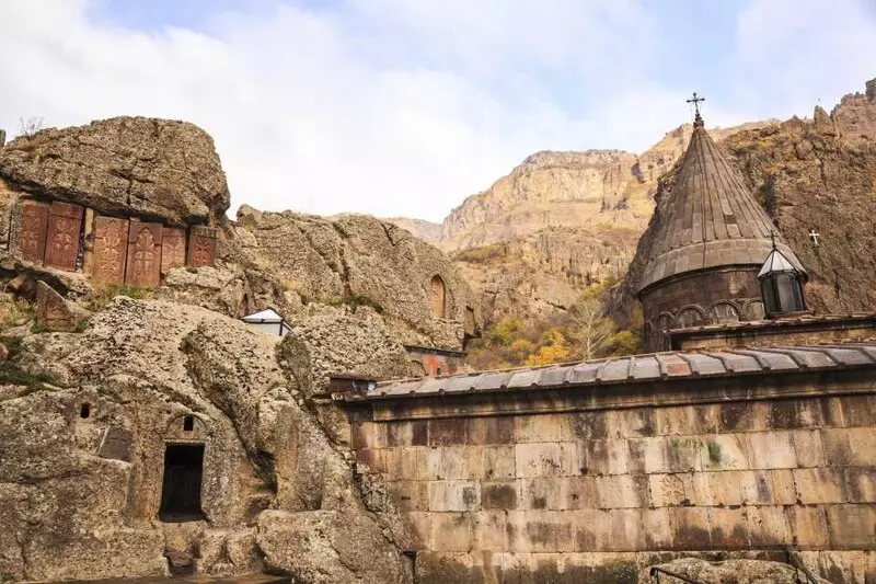 Manastiri Geghard, Armeni