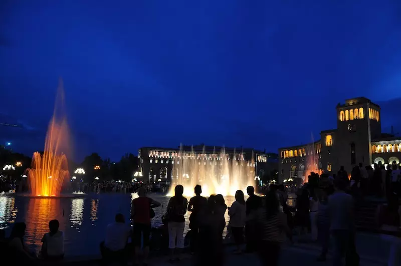 Hu nkauj ntawm cov koom pheej Square hauv Yerevan, Armenia