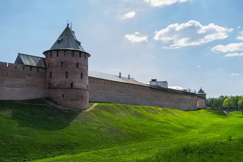 Bepergian ke Veliky Novgorod pada bulan Mei 11839_3