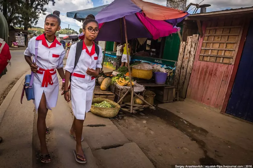 ទីផ្សារអាហ្វ្រិកធម្មតាមួយដោយគ្មាន sanepidadzor 11929_25