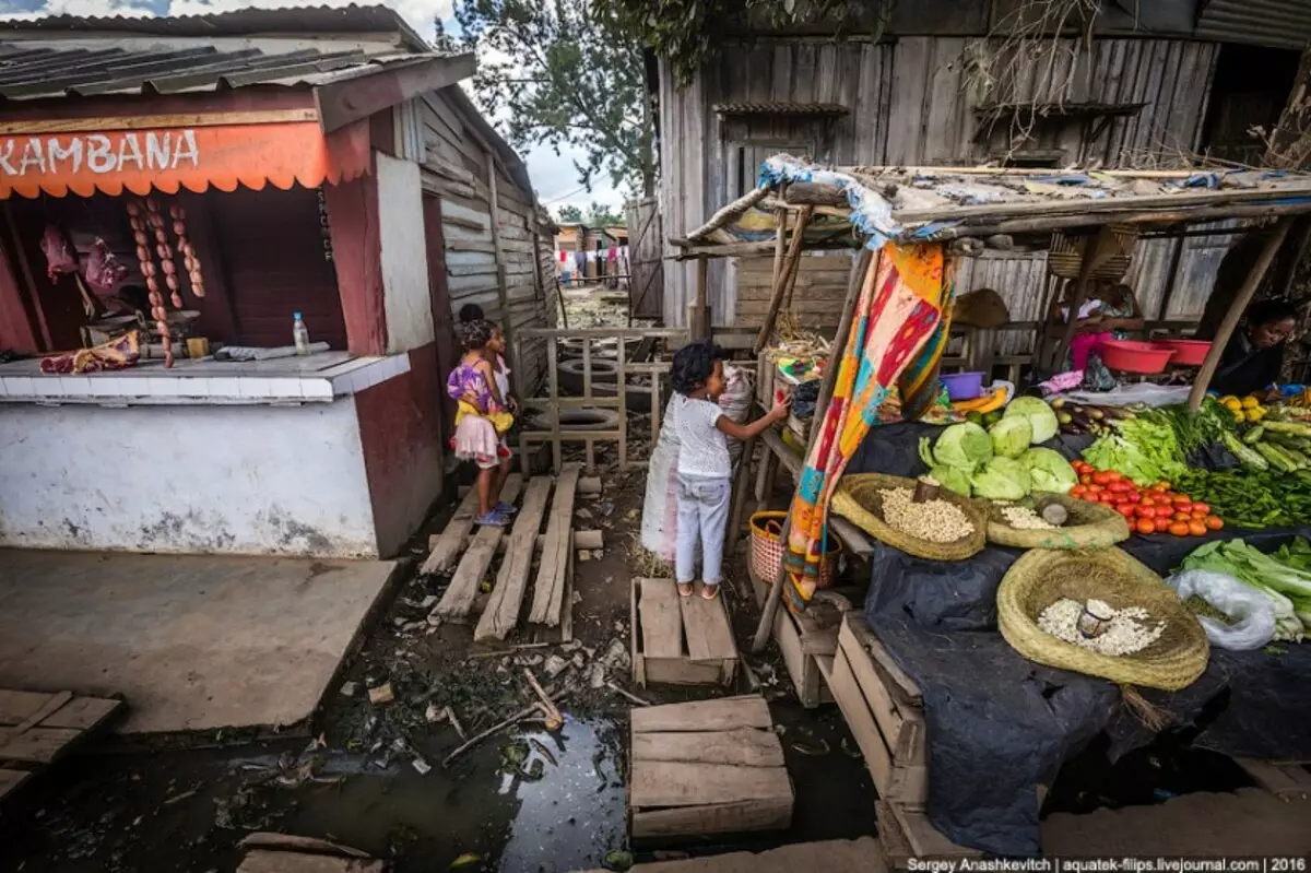 ទីផ្សារអាហ្វ្រិកធម្មតាមួយដោយគ្មាន sanepidadzor 11929_3