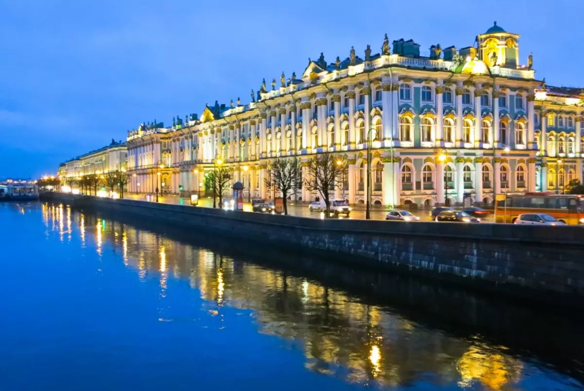 Wat attraktéiert Touristen St. Petersburg 11942_17