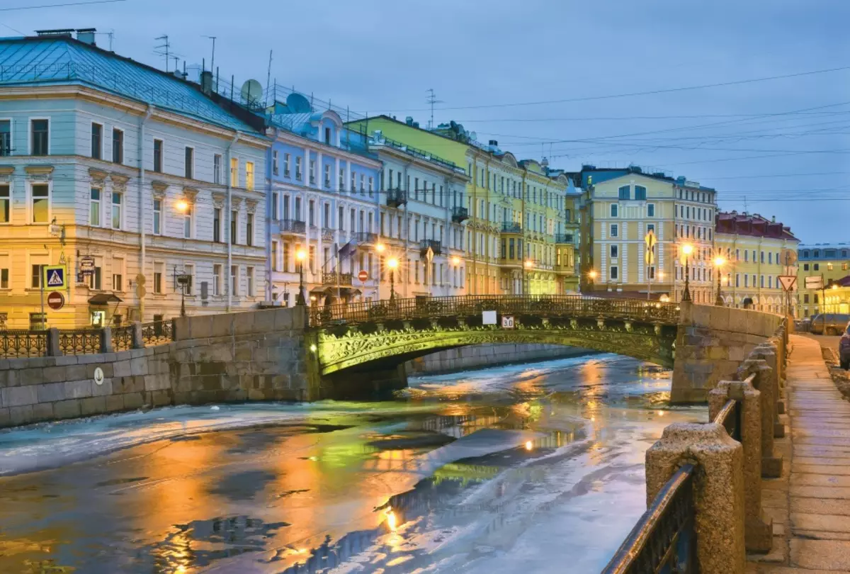 Whati bala Tûrîstan dikişîne St. Petersburg 11942_2