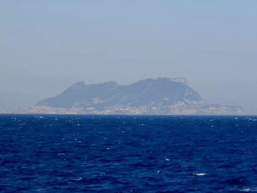 Gibraltar - Strait ak peyi nan yon sèl jou a 11980_5