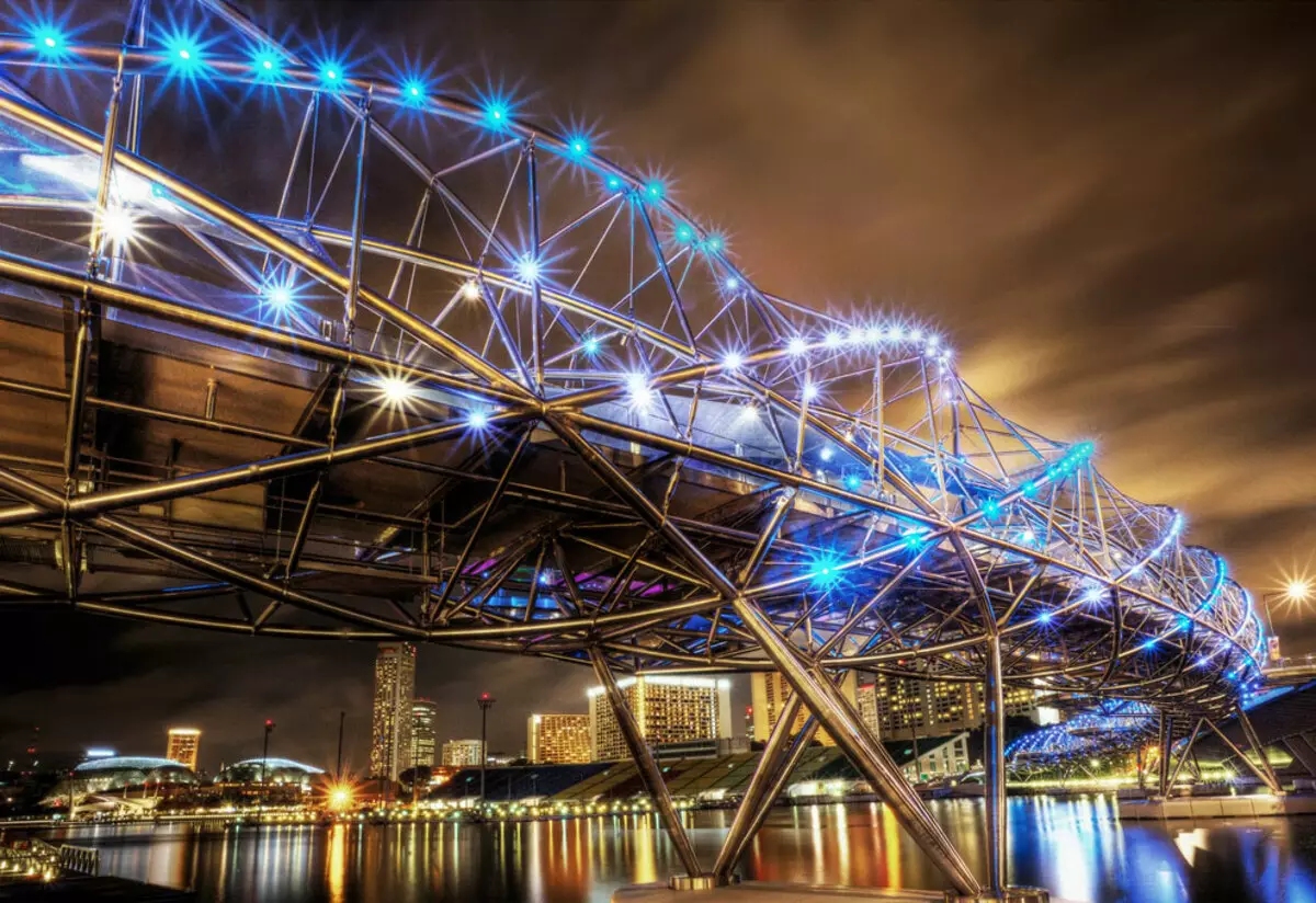 Puente peatonal de Helix