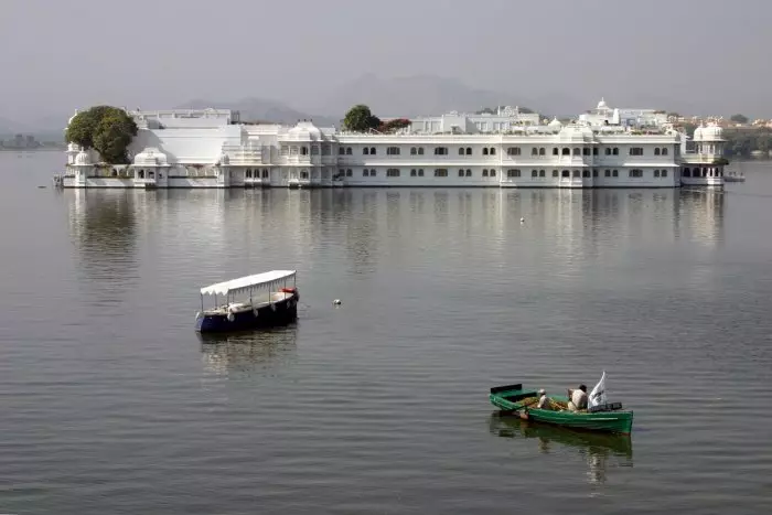 ಫ್ಲೋಟಿಂಗ್ ಪಿಕೋಲಾ ಲೇಕ್ ಪ್ಯಾಲೇಸ್ (ಭಾರತ) 12201_1