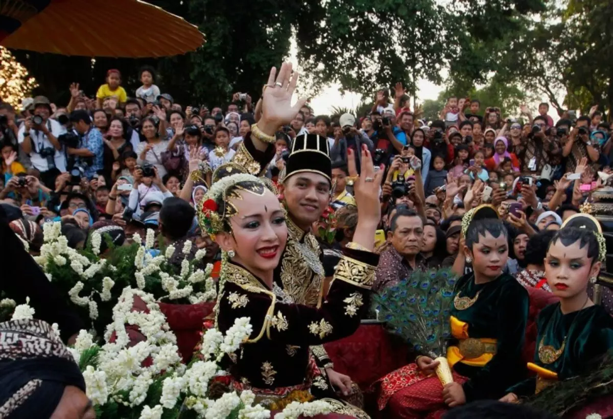 Pakaian Perkahwinan Tradisional dari Negara Berbeza 12202_5